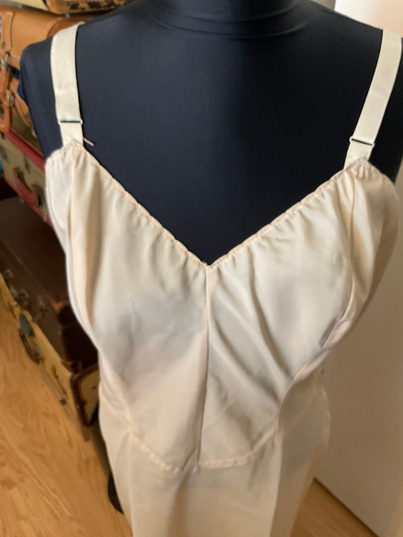 Vintage Beige Slip 1970s - Gem