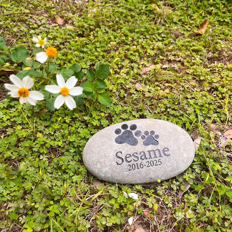 Personalized Pet Memorial Stone, Custom Dog Paw Print Memorial Pebble ...