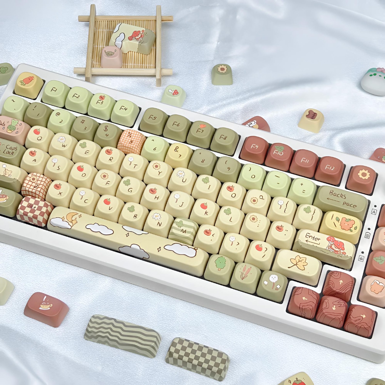 Cute Khaki Keycaps Set – Green Kawaii Custom Artisan PBT Keycaps for ...