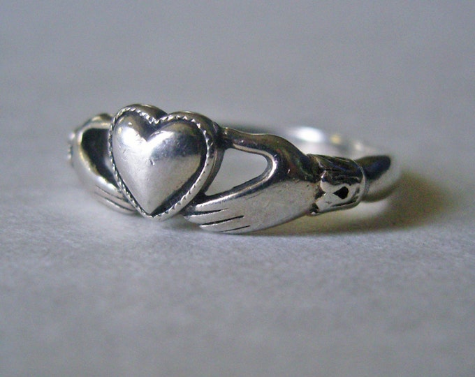 Sterling Fenian Claddagh Ring Vintage Claddagh Signed - Etsy