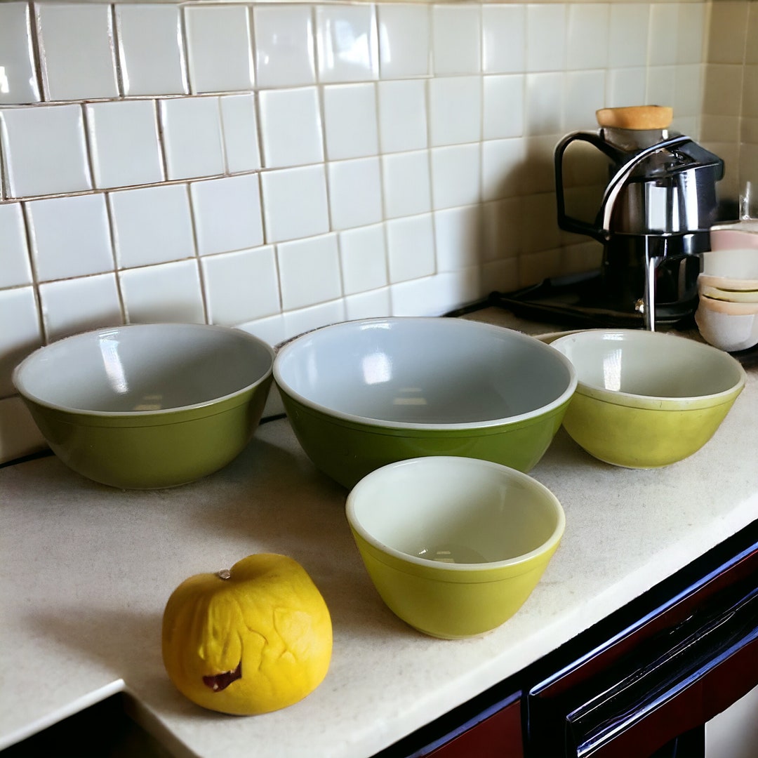 Pyrex Mixing Bowls Set of 4 ~ Vintage Pyrex Primary Colors 2 Yellow & 2 ...