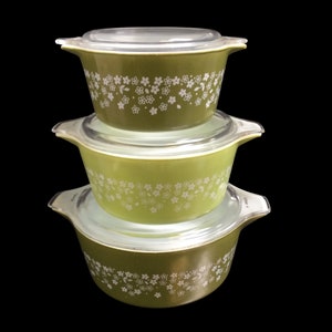 Pyrex Spring Blossom Crazy Daisy Green Casserole Set of 3 & Lids ...