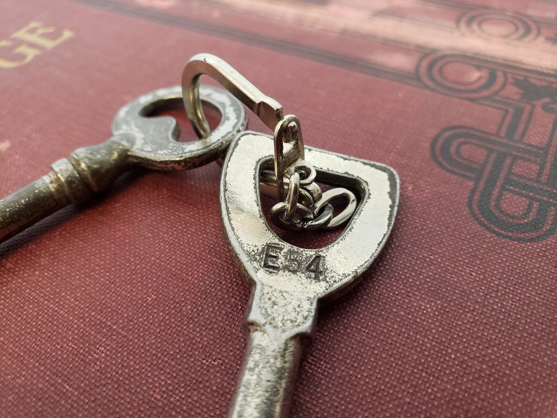 Antique Skeleton Keys / Pair of Large Skeleton Keys / Rustic - Etsy