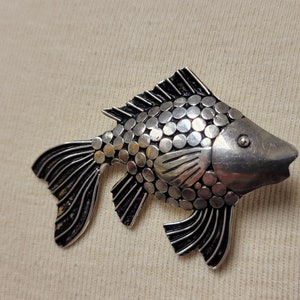 Sterling Silver Fish Brooch / Handcrafted Silversmith Brooch / 9 Grams ...