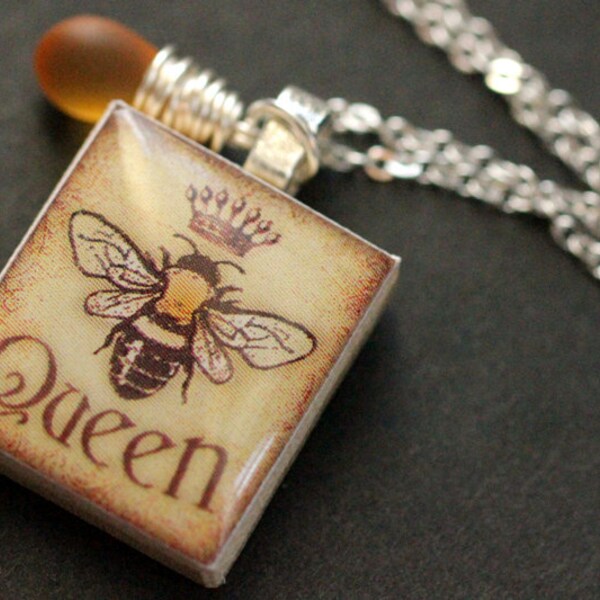 Queen Bee Necklace - Etsy