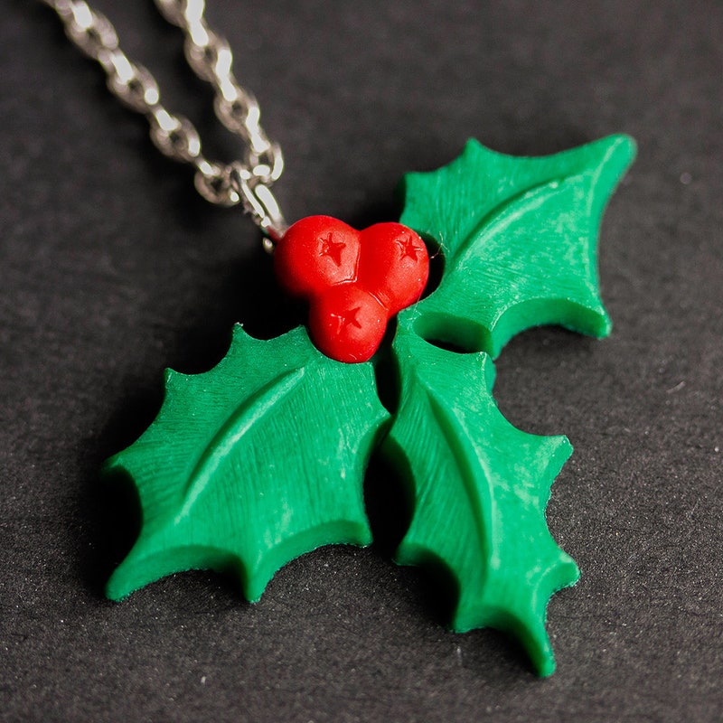 Holly Leaf Necklace - Etsy