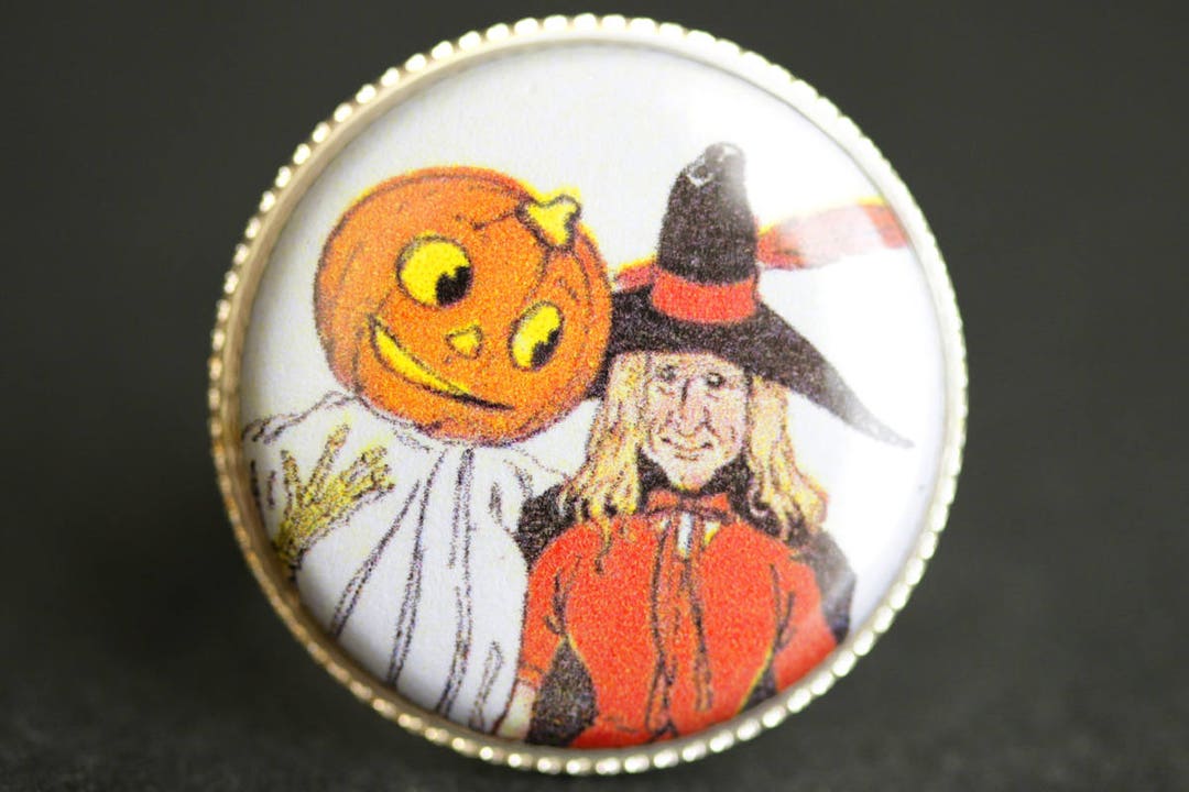 Halloween Ring. the Witch and the Pumpkin Man Vintage Picture Button ...