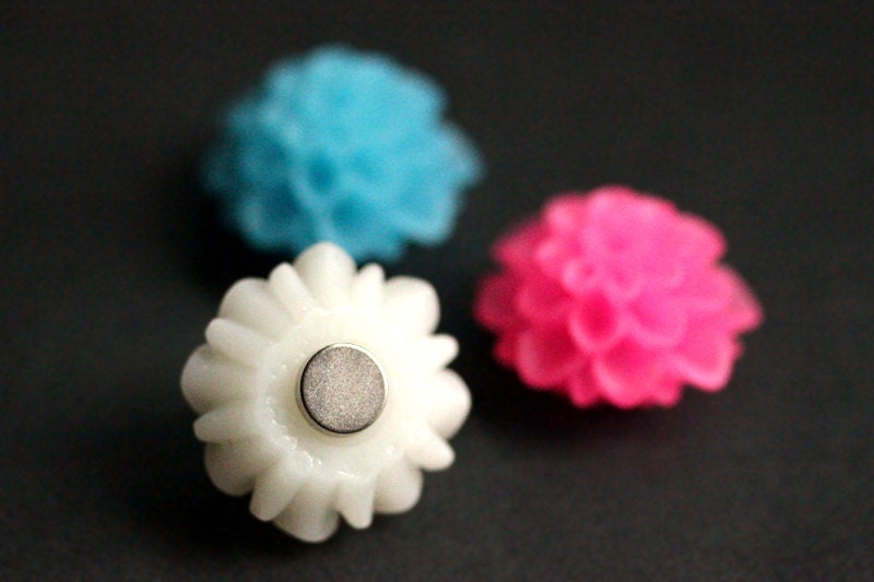 Mum Flower Magnets. Color Trio Floral Refrigerator Magnets in Pink ...