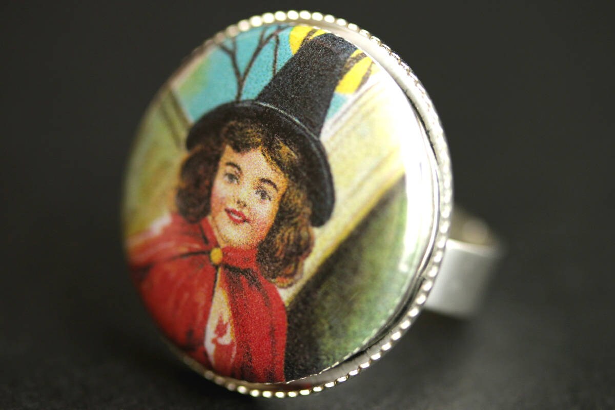 Witch Girl Ring. Halloween Ring. Witch Ring. Vintage Picture - Etsy