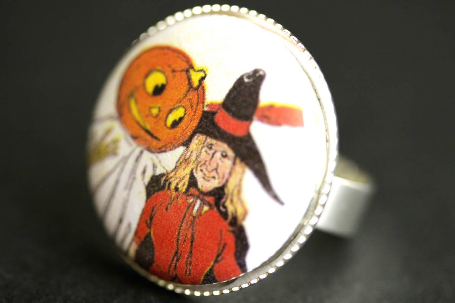 Halloween Ring. the Witch and the Pumpkin Man Vintage Picture Button ...
