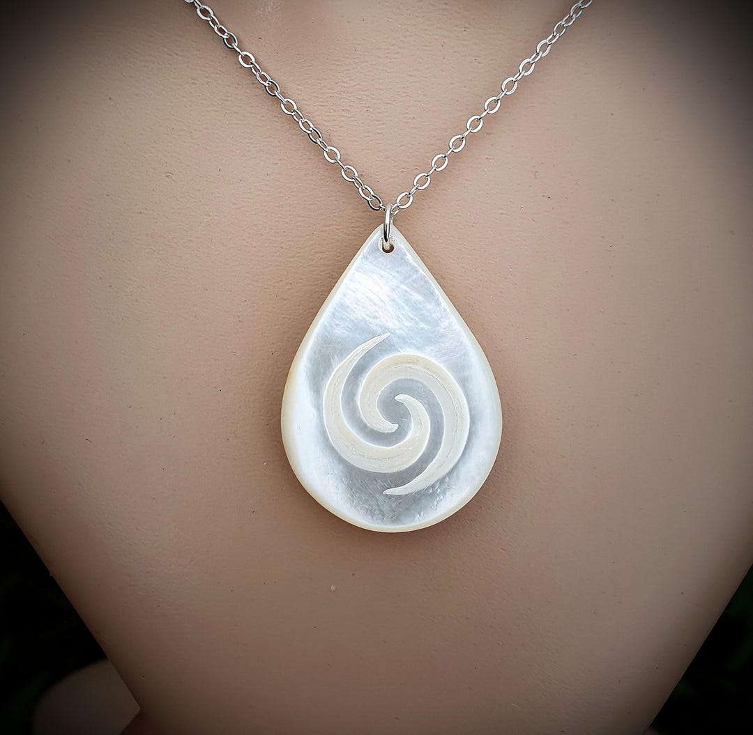 Mother of Pearl Shell Koru Pendant~ Hand Carved Māori Koru Design - Etsy