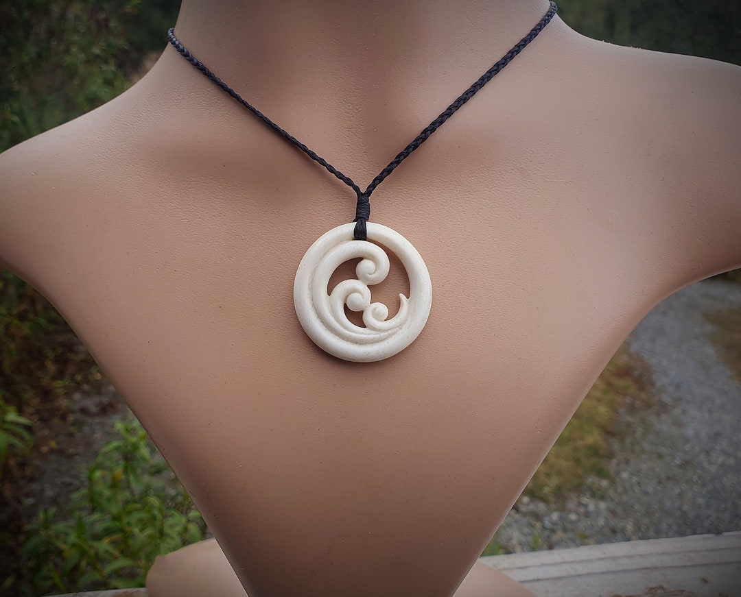 Maori Koru Trinity~ Hand Carved in Bone for Family Unity & Love - Etsy