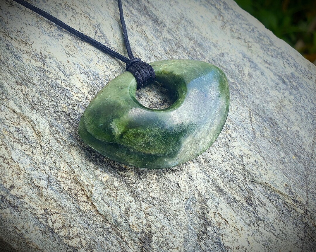New Zealand Greenstone or Pounamu Pipi. Hand Carved With Circle of Life ...