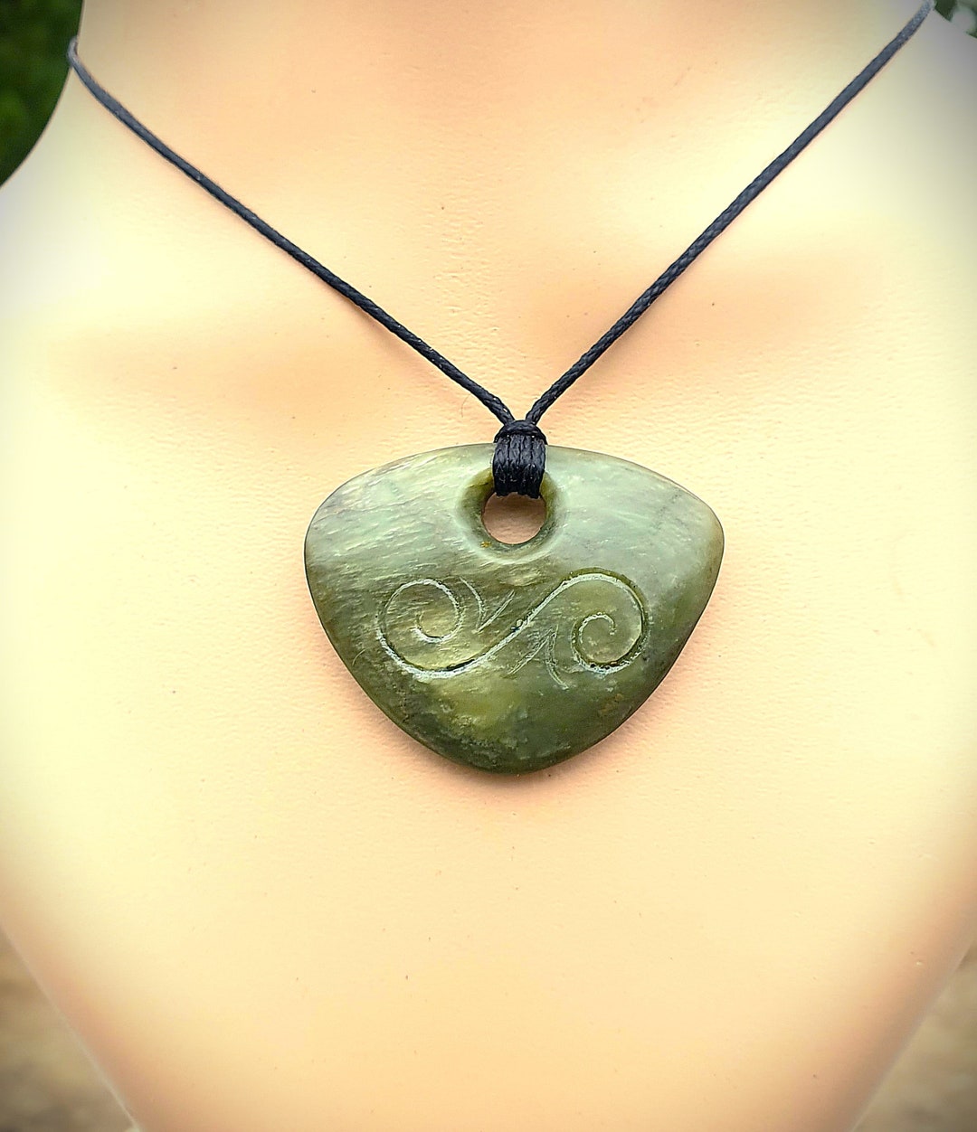 New Zealand Greenstone or Pounamu Pipi. Hand Carved River Stone With ...