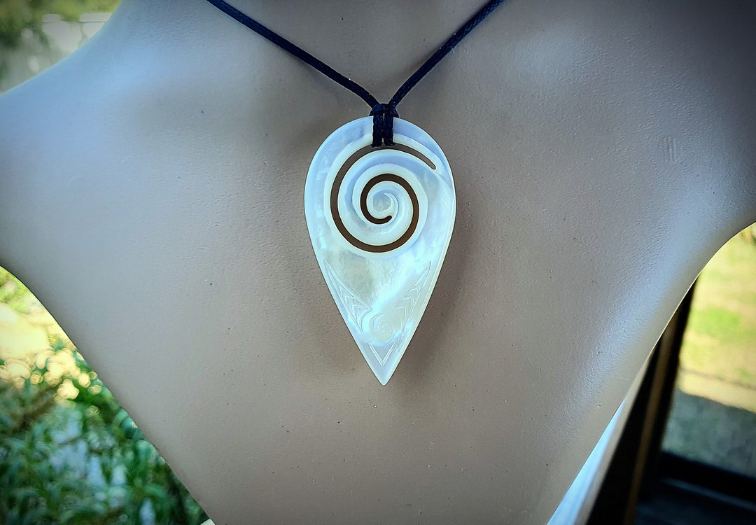 Mother of Pearl Shell Koru Pendant~ Hand Carved Māori Koru Design - Etsy