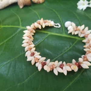 Kahelelani Shell Bracelet: Laiki Shells Kahelelani Shells, Puka Shells ...