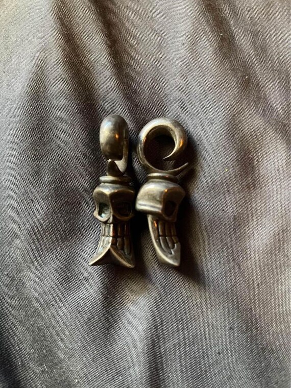 skull ear weights - Gem
