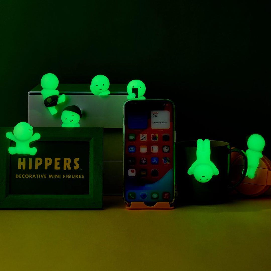 Smiski Hippers Blind Box - Green Guy Glow-in-the-dark Mini Figure - 100 ...