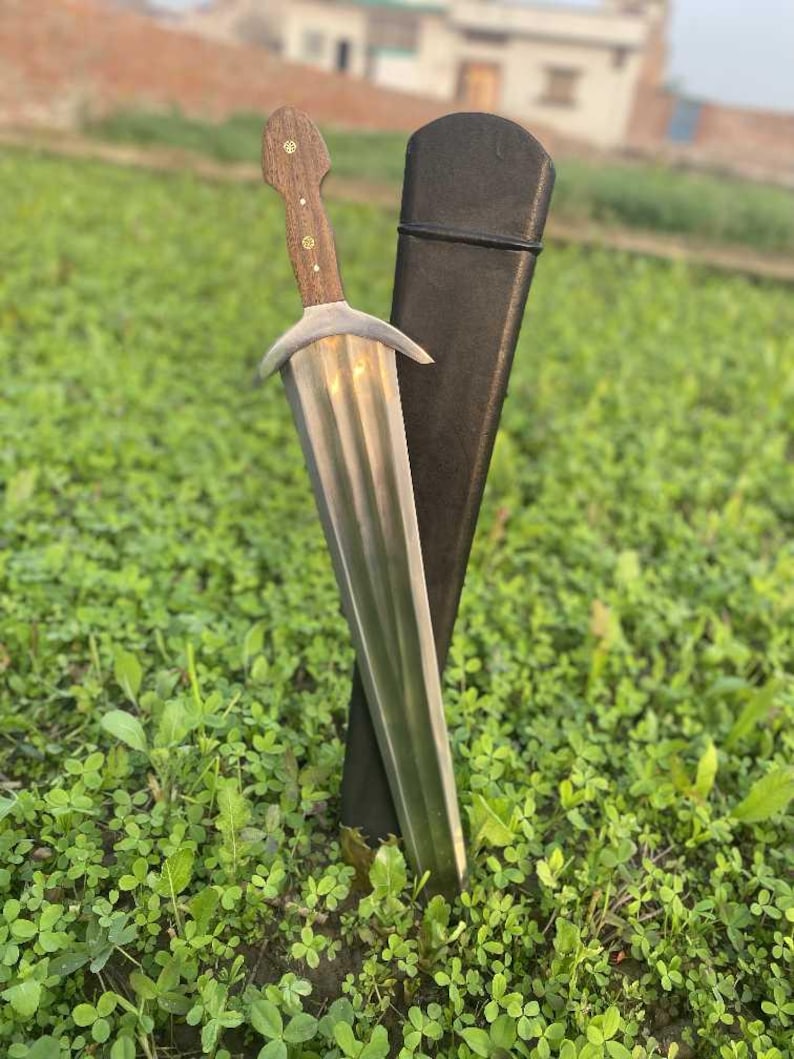 Huntexpk Windlass 16th Century Italian Cinquedea Short Sword Replica ...