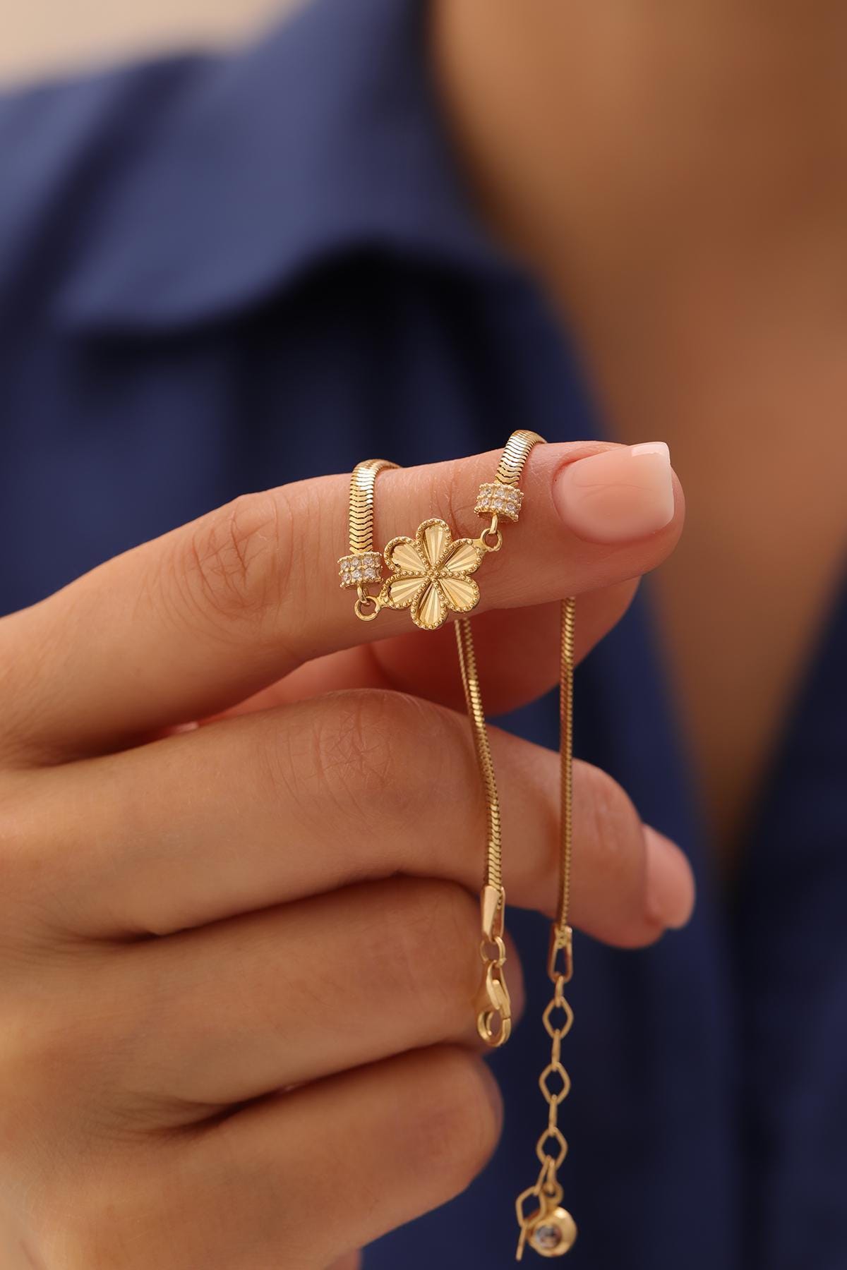 14k Gold Daisy Bracelet: Delicate Chain, Everyday Jewelry - Etsy