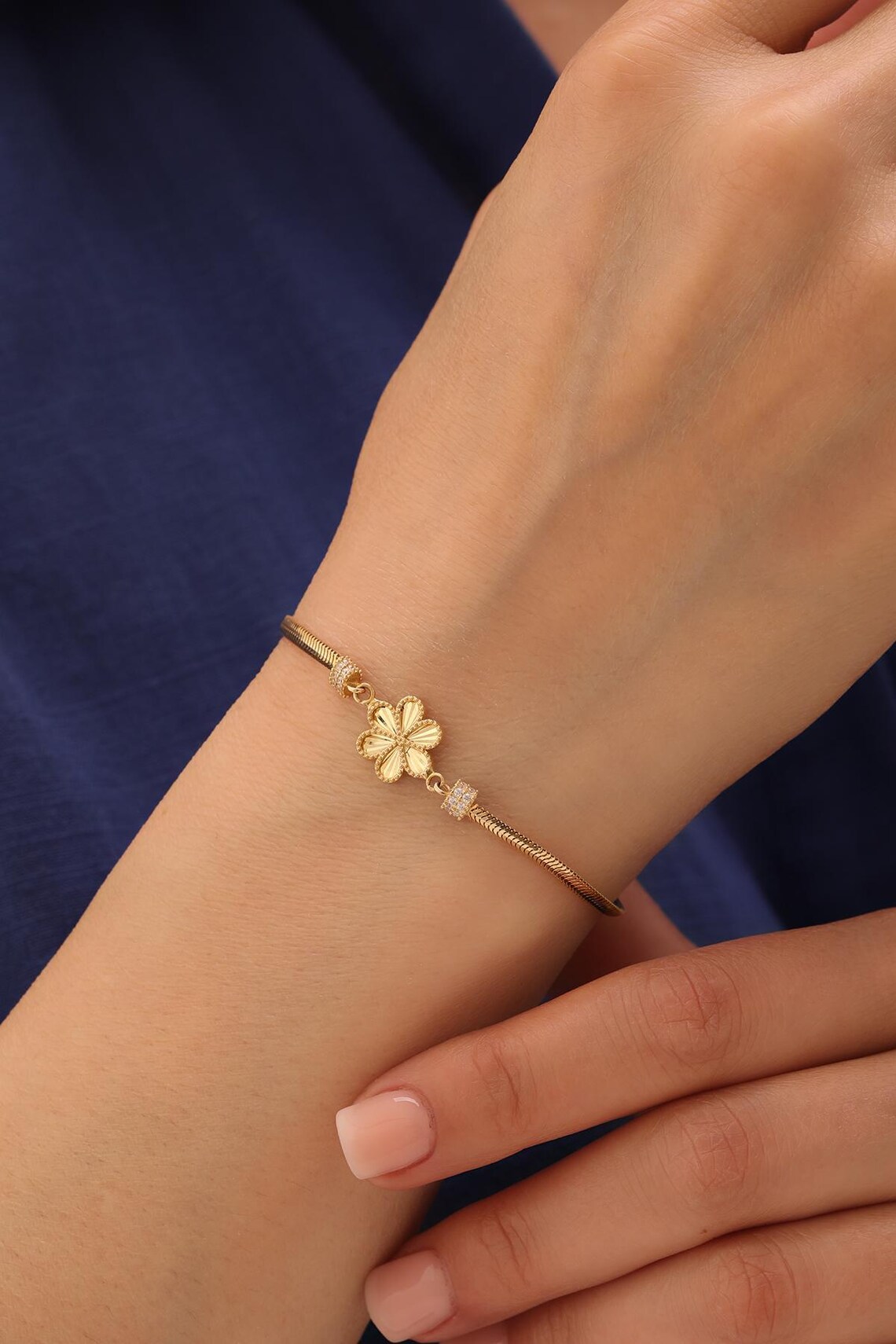 14k Gold Daisy Bracelet: Delicate Chain, Everyday Jewelry - Etsy