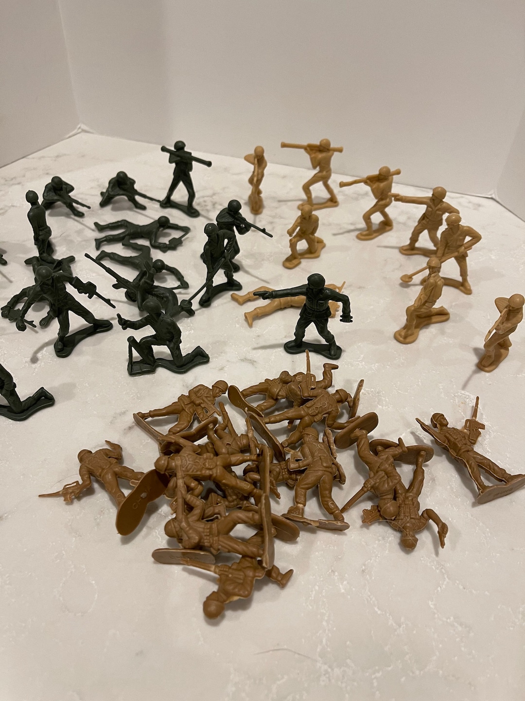 40 Tan Green Plastic Army Military Figures Men With Guns Toy - Etsy