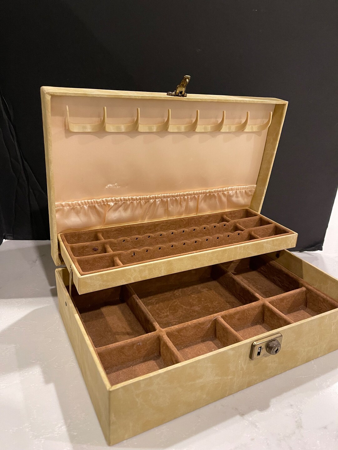 Cream Jewelry Box From the 50s Vintage Charm Tan Velvet Interior - Etsy