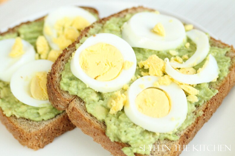4-ingredient Egg Avocado Toast Recipe | Mashed Avocado With Hard-boiled ...