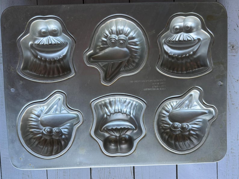 Vintage 1994 Sesame Street Cake Pans: Big Bird & Cookie Monster Wilton ...