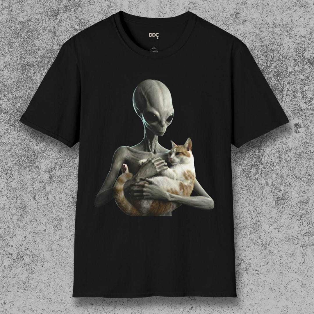 Alien Holding Cat T Shirt | Cute Sci-fi Graphic Tee | Space Alien Cat ...