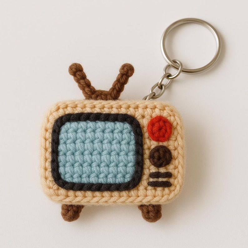 Mini Retro TV Keychain - Crochet Amigurumi Keychain, Handmade Retro TV ...