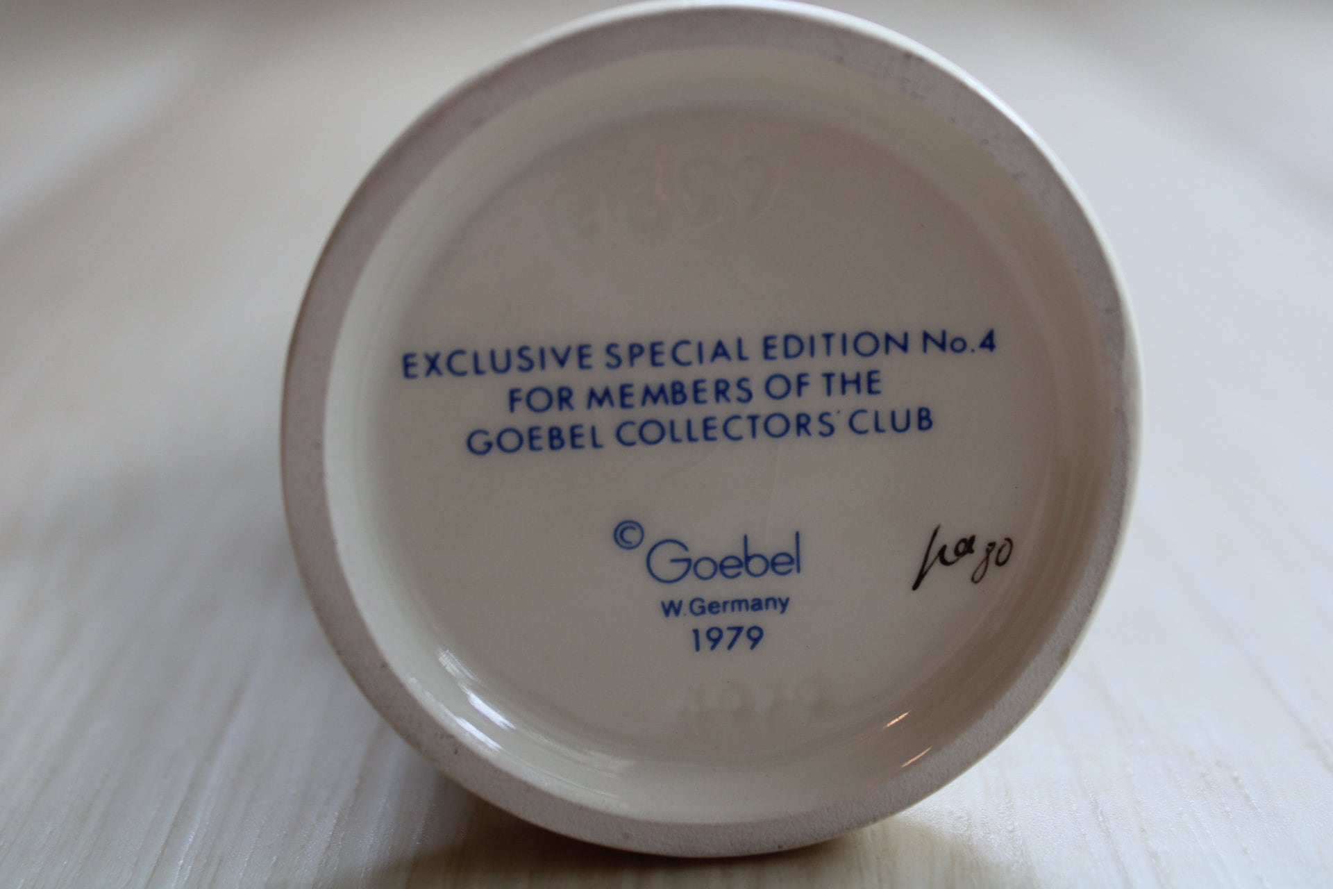 Hummel Goebel Collectors Club Valentine Joy Figurine 399 Special ...