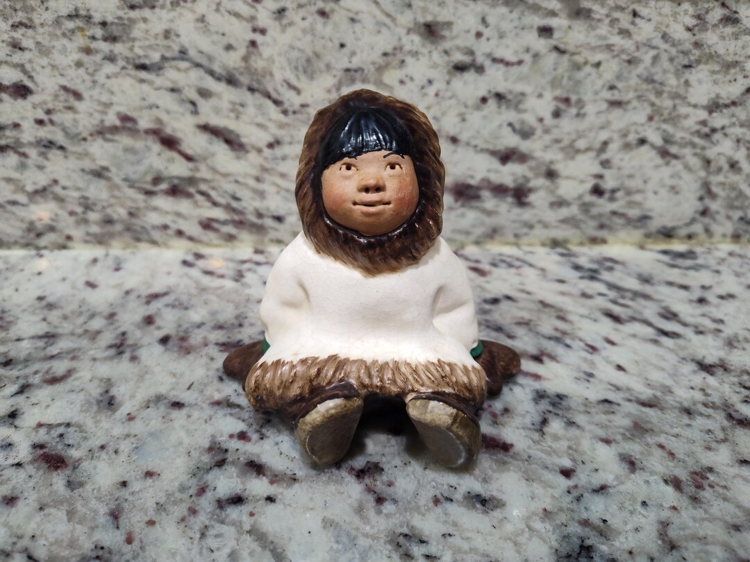 C. Alan Johnson Eskimo Inuit Figurine "joey" Early Green-trim Variant ...