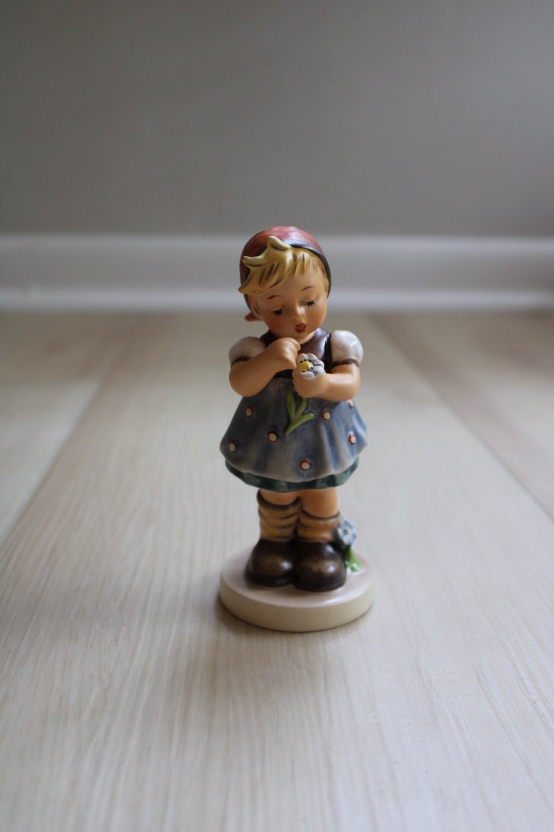 Hummel "daisies Don't Tell" Figurine #380 | Goebel Collectors Club ...