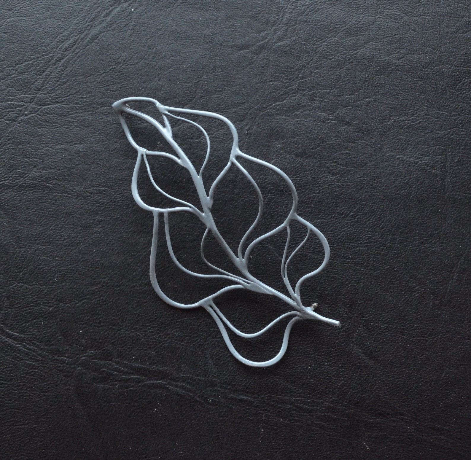 Organic Line, Leaf Brooch Powder Coat in Dark Grey, Nature Inspired ...