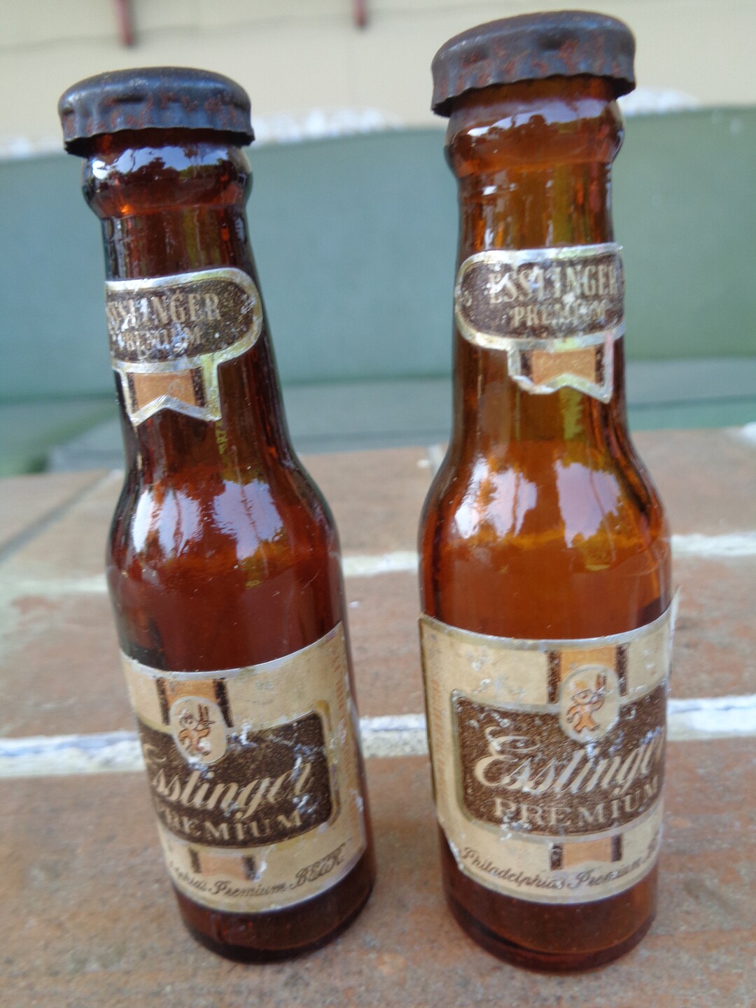 Vintage Salt Pepper Shakers Esslinger Beer Premium Breweriana Buffalo ...