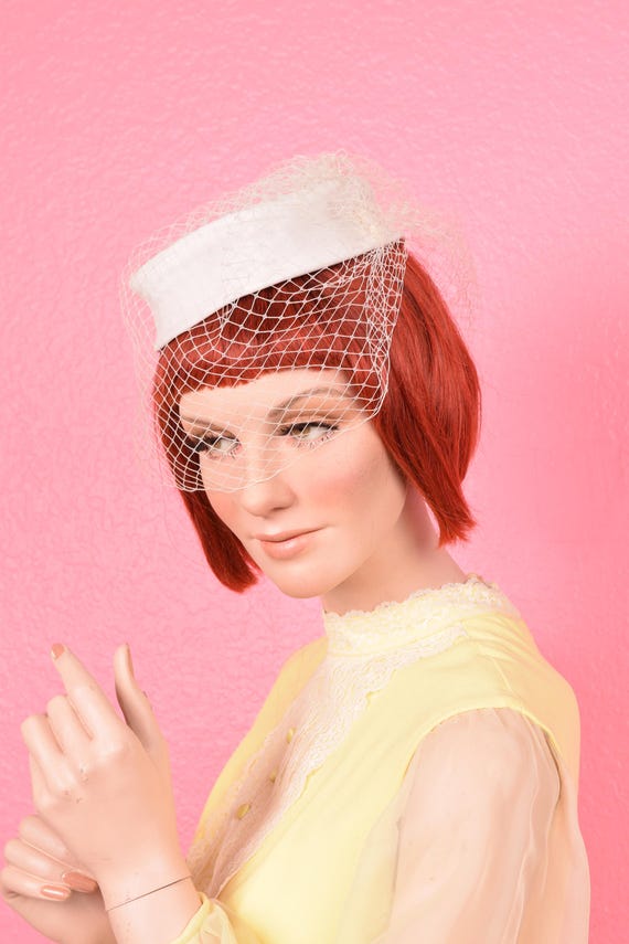 Vintage 60s Ivory Veil Pillbox Hat/ 1960s - Gem