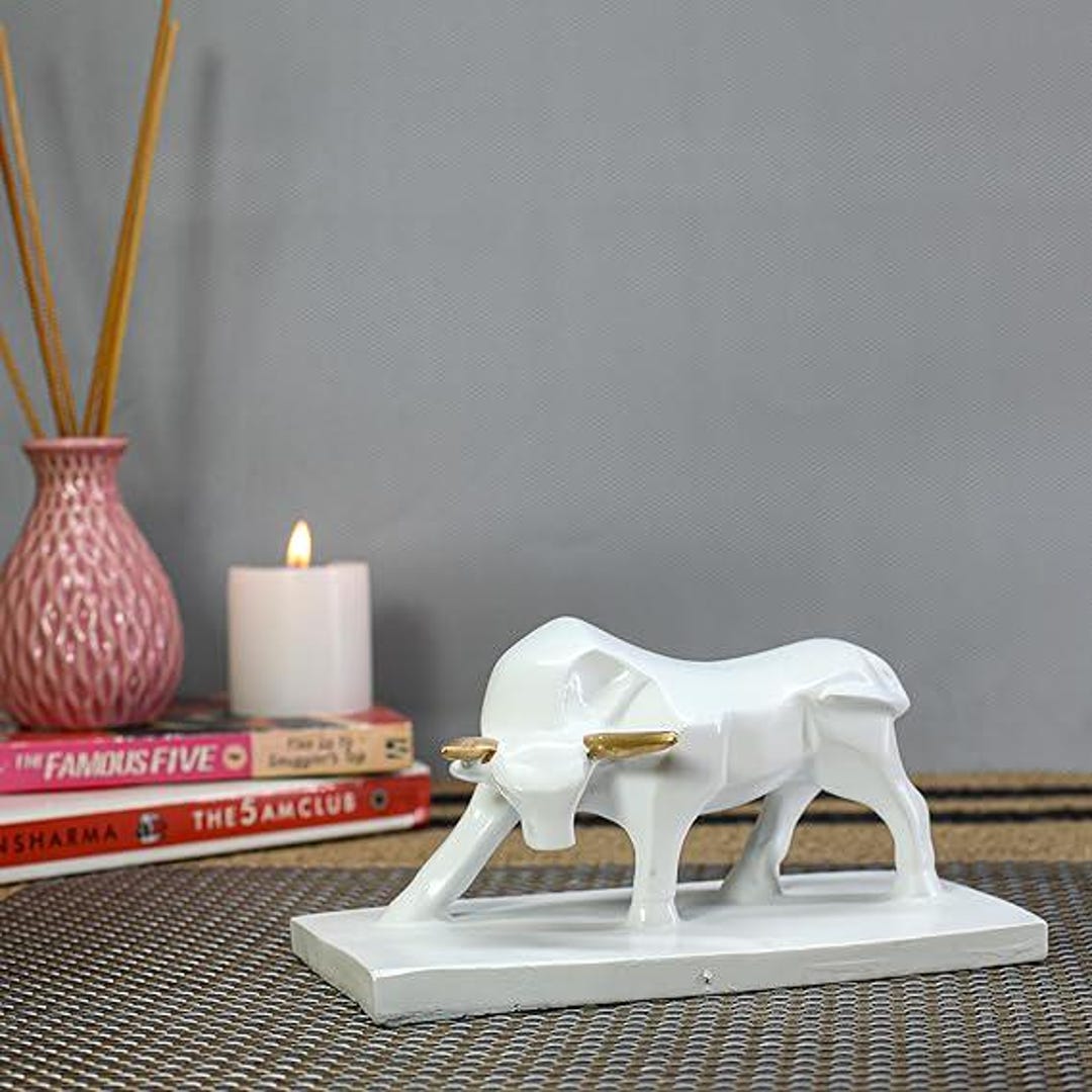 Modern Geometric Bull Statue | White & Gold "wall Street" Sculpture ...