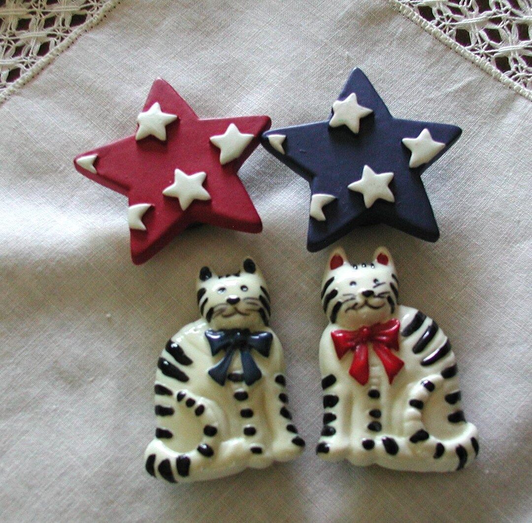4 Button Covers....vintage Set MCM Button Covers......cats and Stars ...