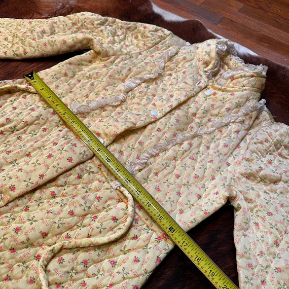 Vintage Quilted Floral Robe - 1960s House Coat - Ruff… - Gem