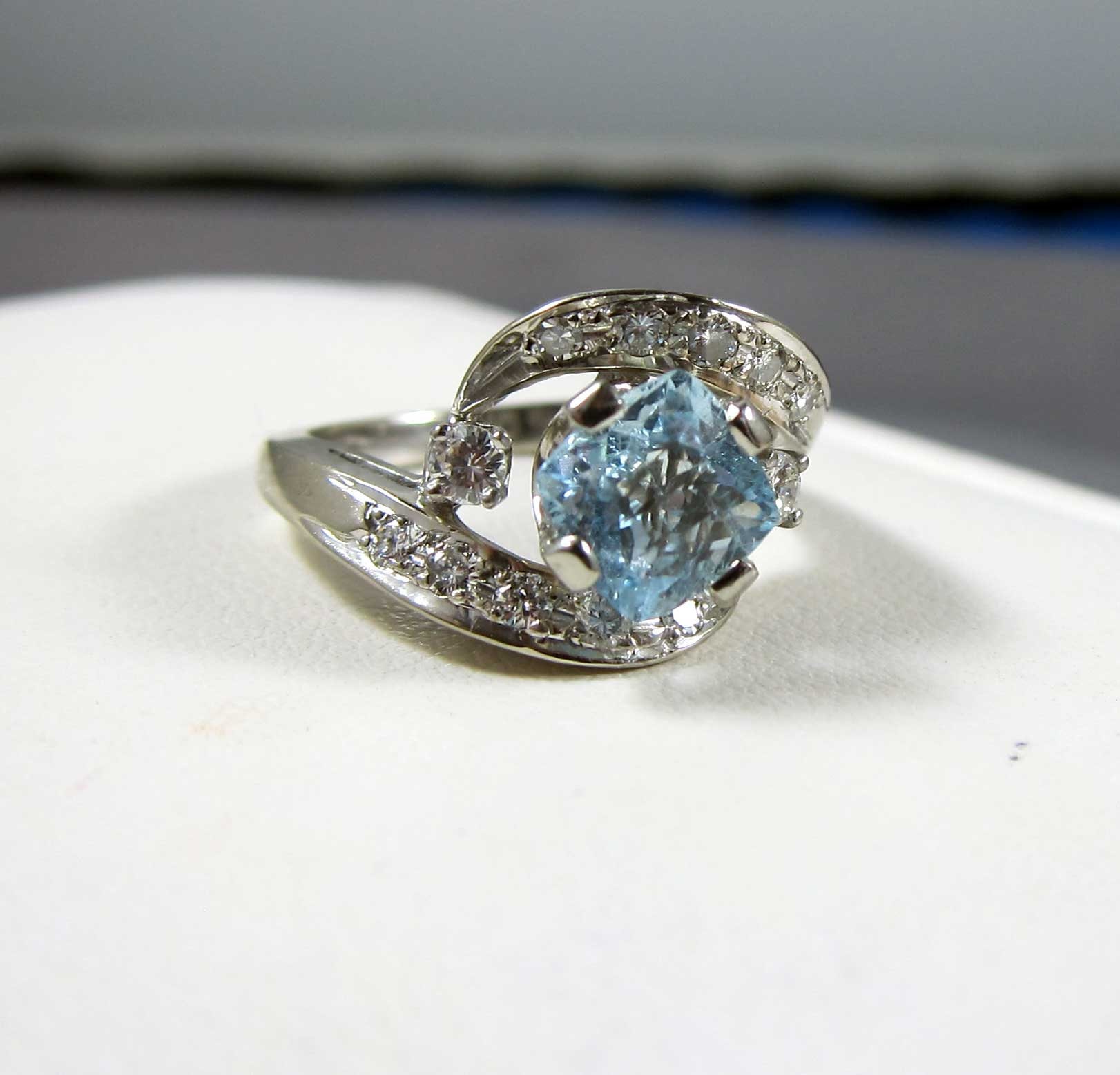 Vintage 18k Blue Aqua Marine Diamond Engagement Ring | Etsy