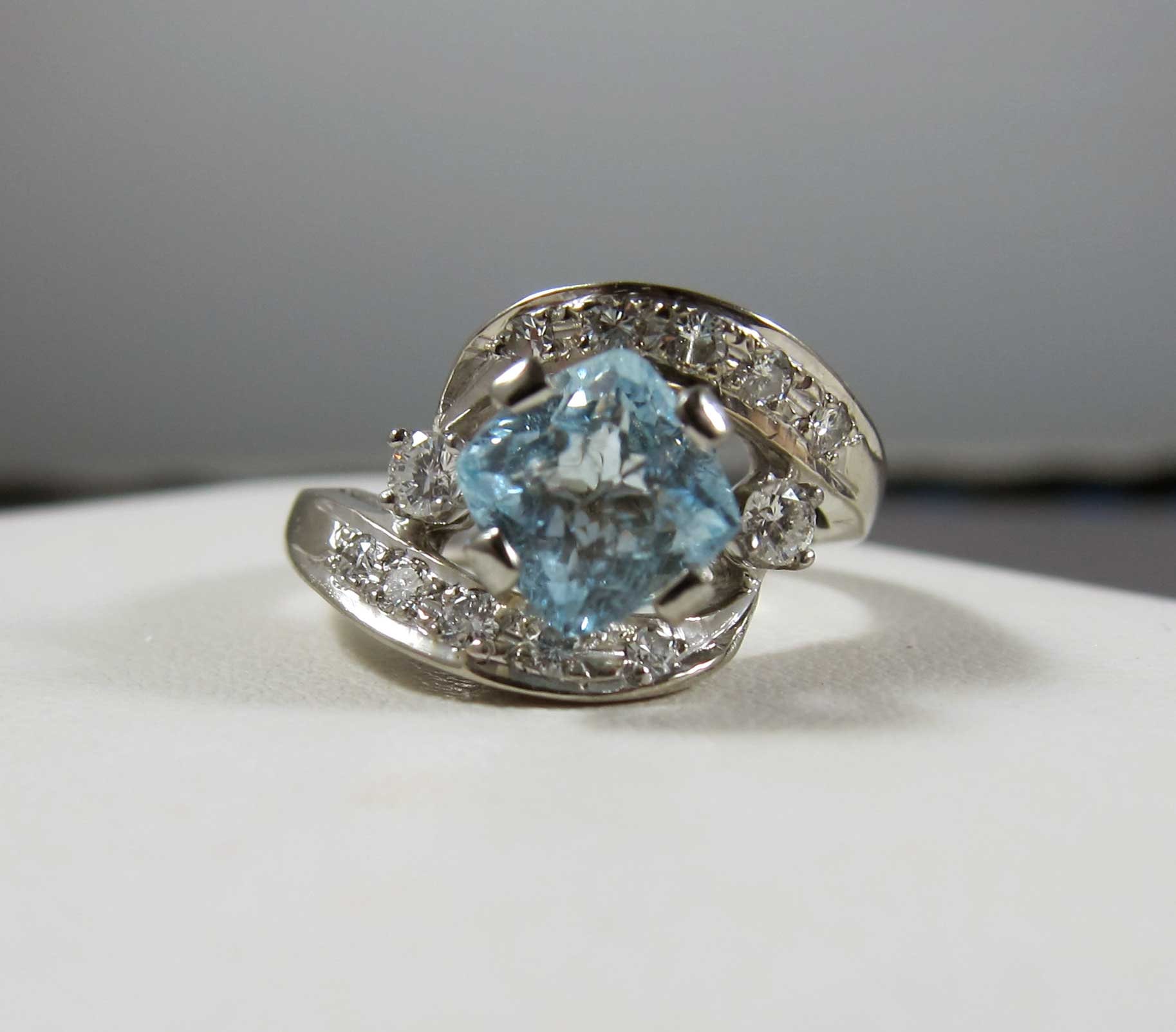 Vintage 18k Blue Aqua Marine Diamond Engagement Ring | Etsy