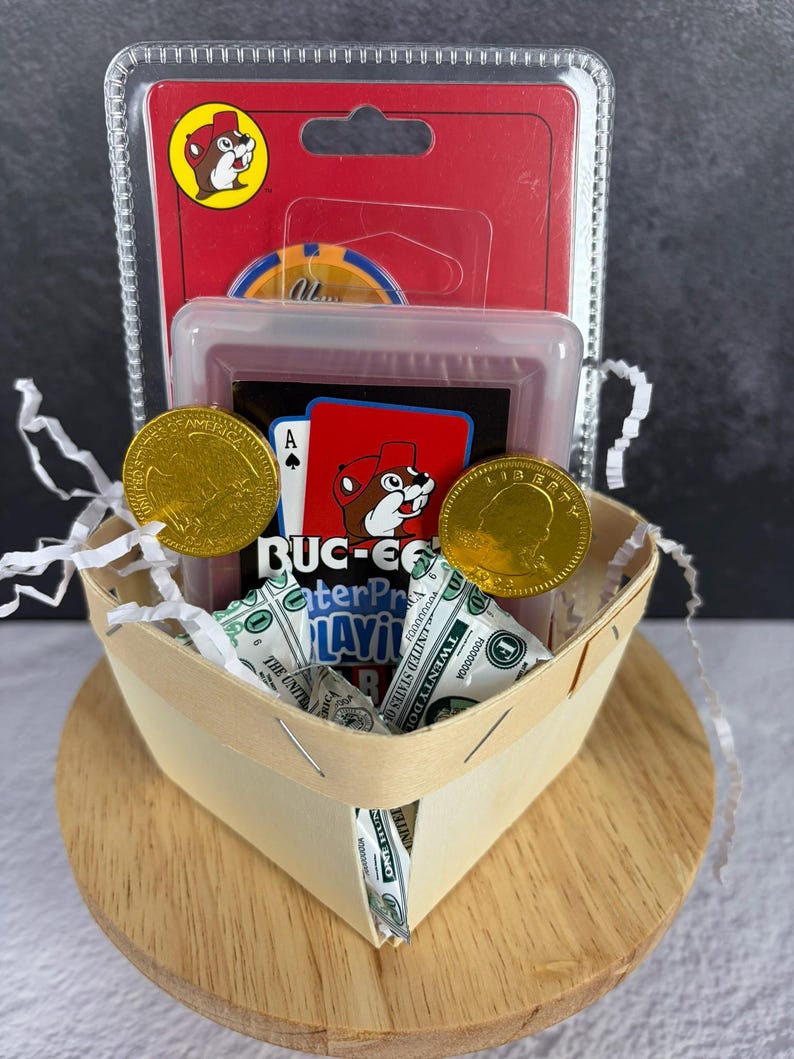 All-In Fun Game Night Bundle - Karten, Pokerchips, Schokolademünzen ...