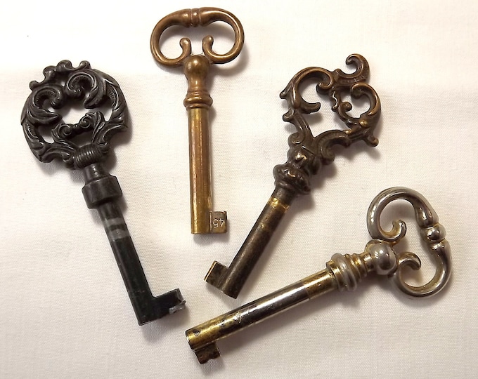 Four Vintage French Keys - Etsy