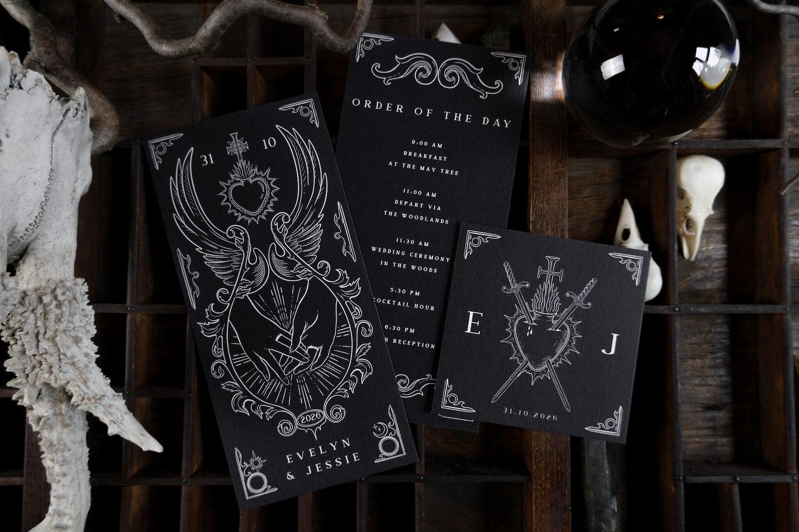 Romeo and Juliet Inspired Gothic Romance 3-piece Tarot Card Invitation ...