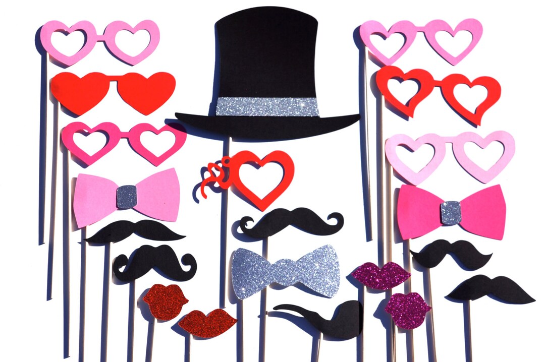Valentines Day Photo Booth Prop Set With GLITTER - 21 Pieces on a Stick ...