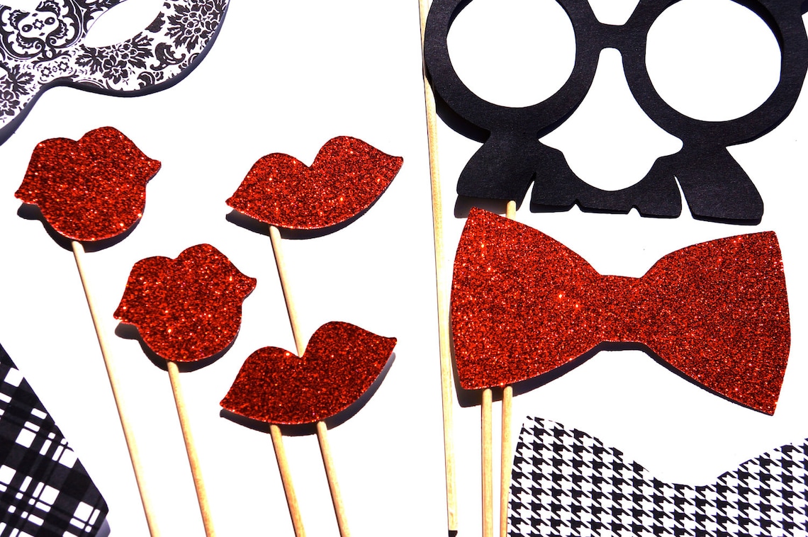 Valentine's Day Photo Booth Props - 20 Piece Set - Birthdays, Weddings ...