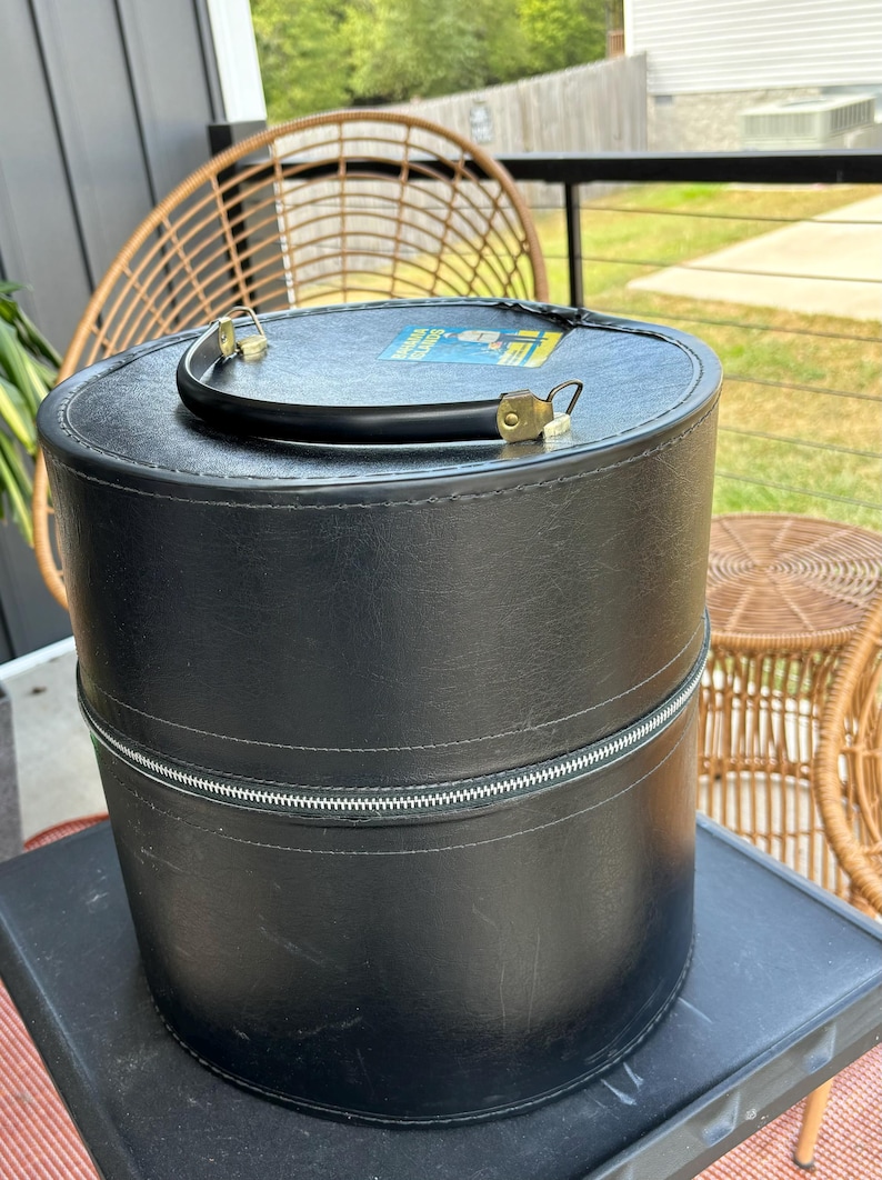 Vintage Round Hat / Hatbox / Wig Box - Black Zipper Suitcase Train ...