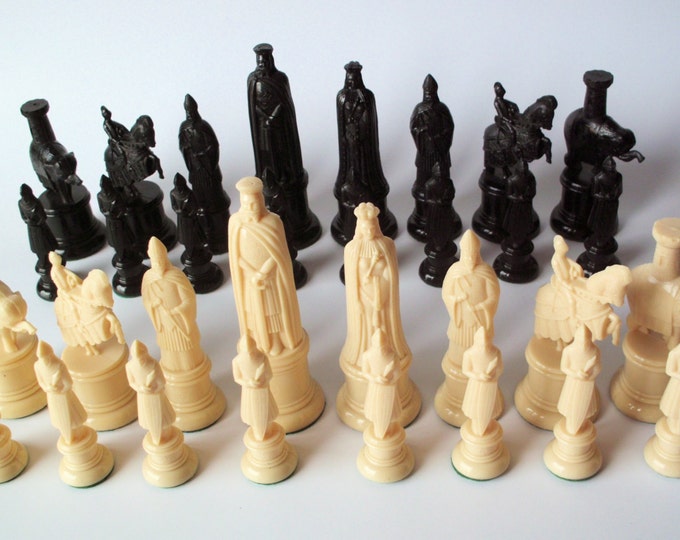 1947 Kingsway Chess Set Florentine Genuine 11th Century Replica Figures ...