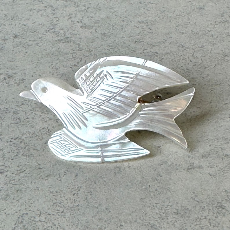Vtg Antique Dove Brooch Pin Mother Of Pearl Mop Intricately Carved